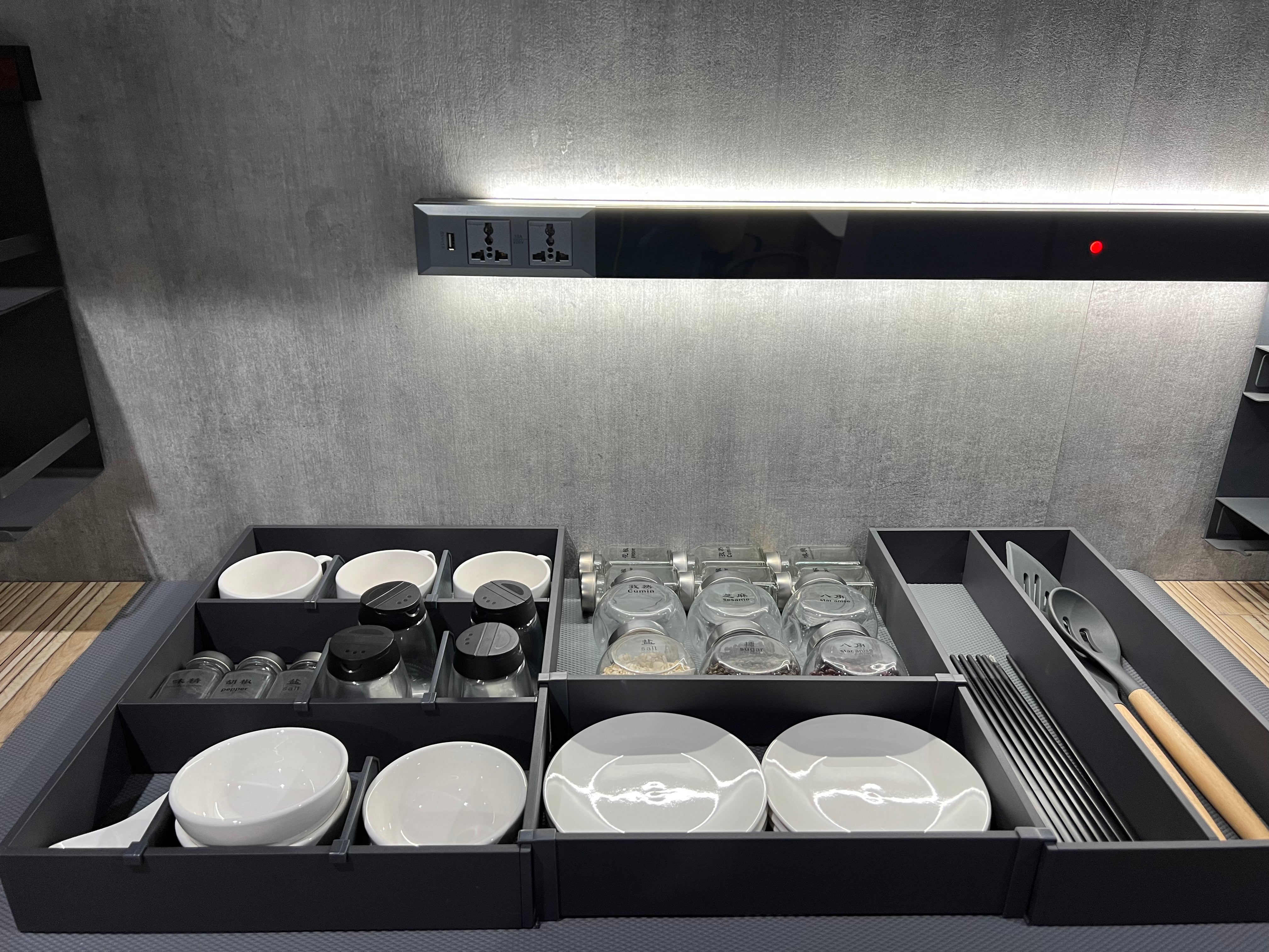 Incom Box Series – Pio Style